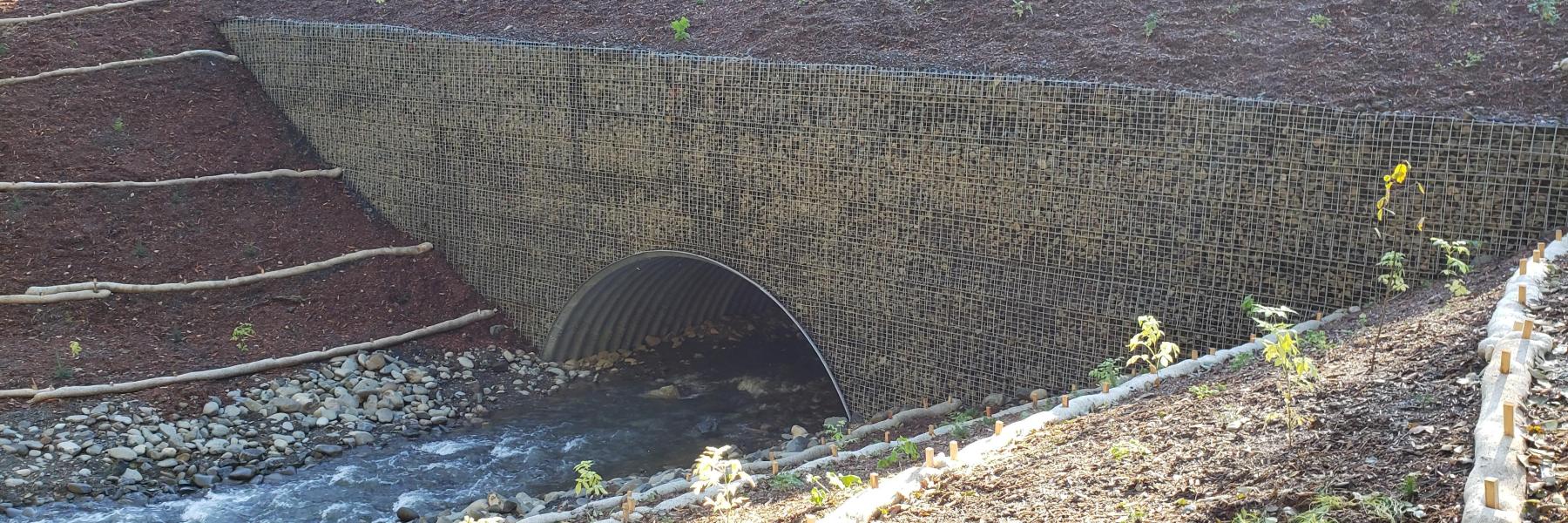 Welded Wire Wall - Rock Face | Hilfiker Retaining Walls