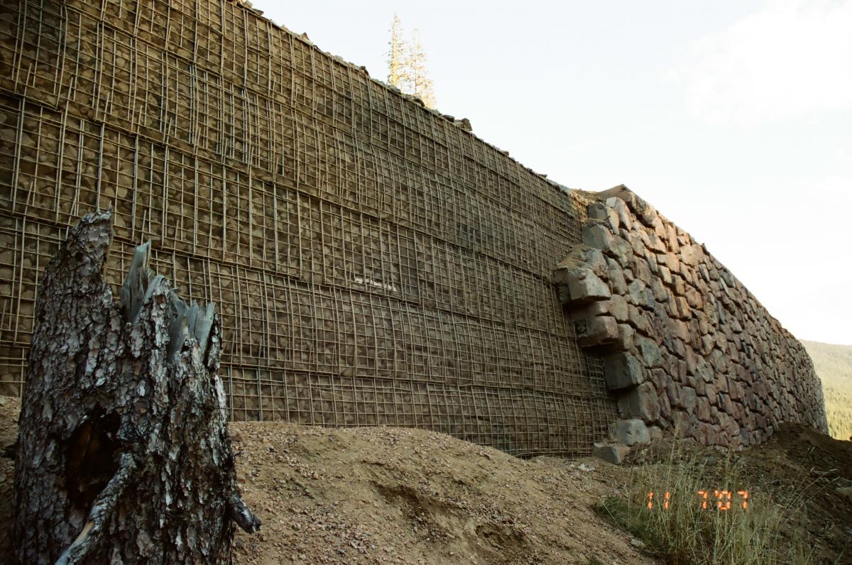 Welded Wire Wall Gallery | Hilfiker Retaining Walls