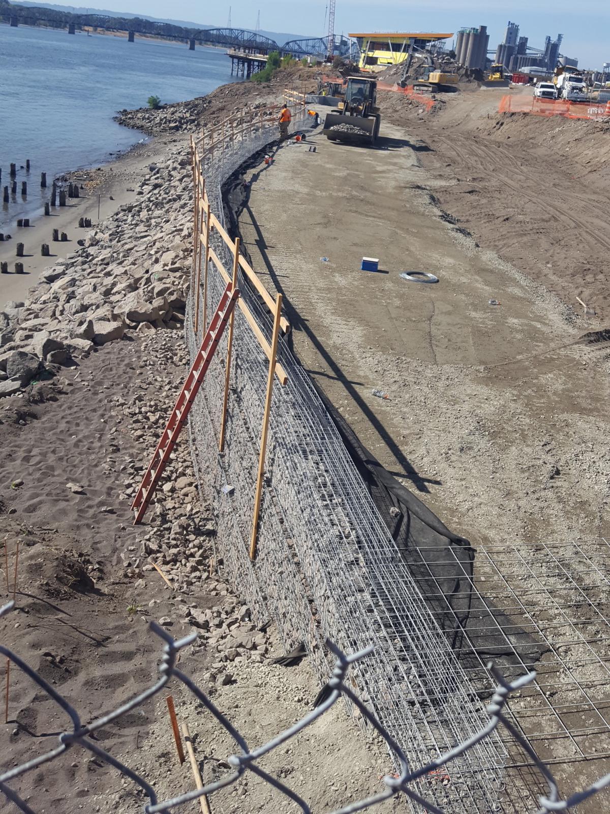 Waterfront Park Grant Street Pier | Hilfiker Retaining Walls