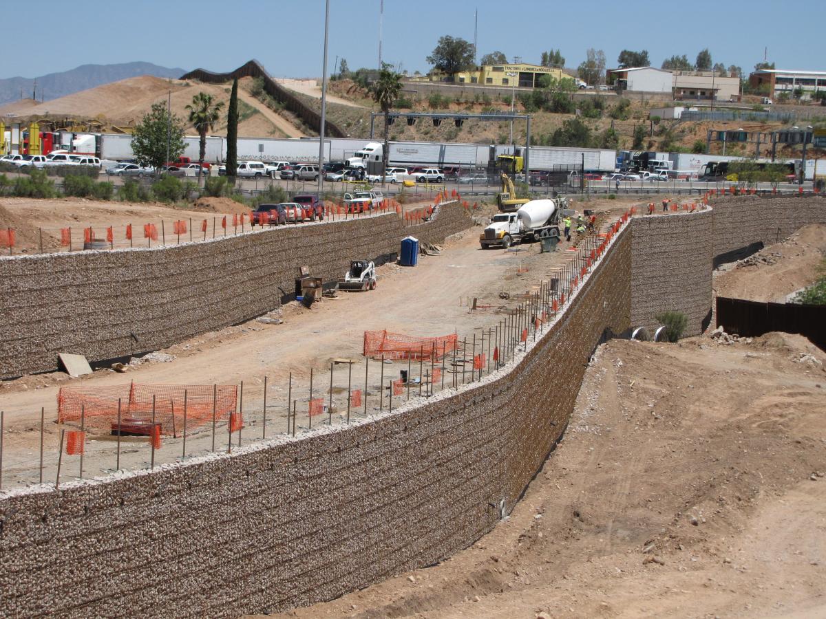 Welded Wire Wall Gallery | Hilfiker Retaining Walls