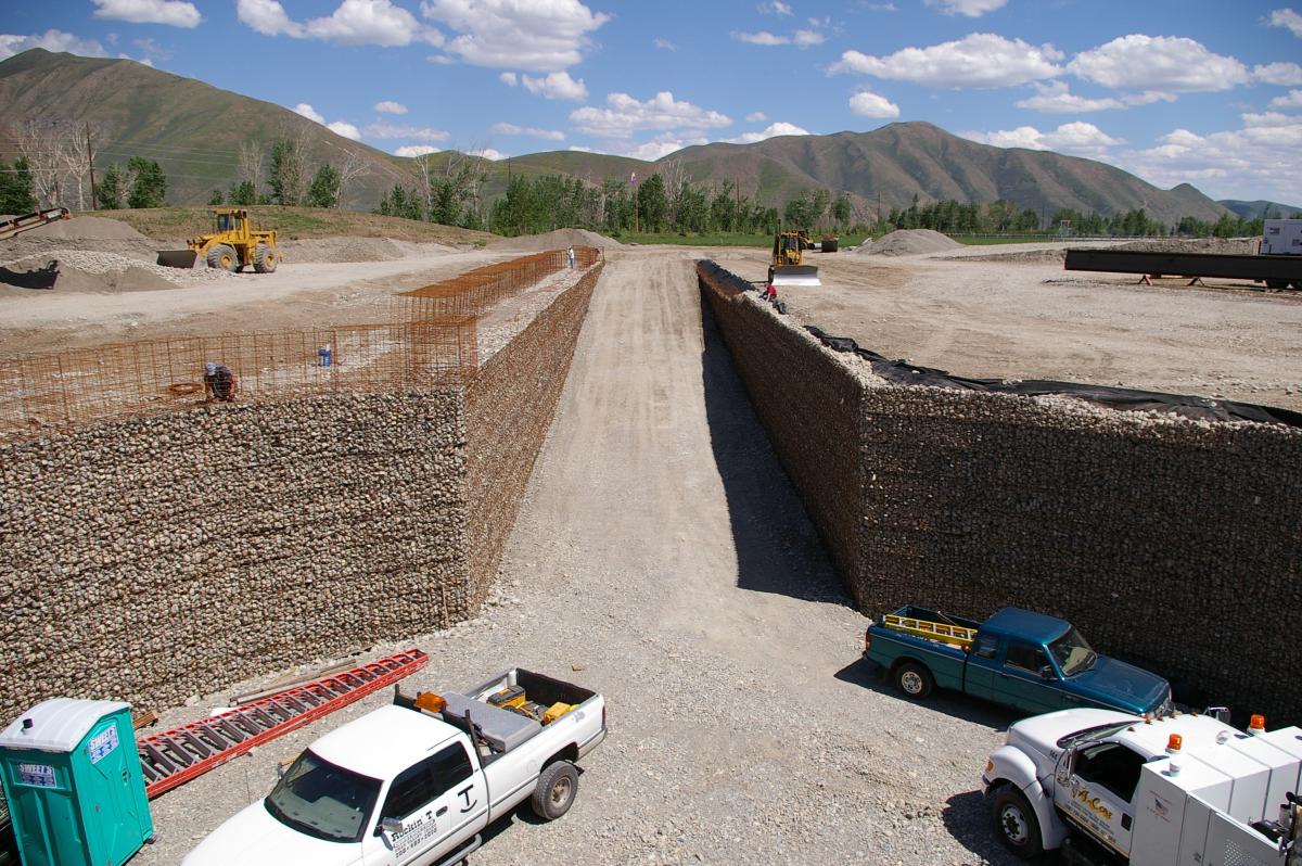 Welded Wire Wall Gallery | Hilfiker Retaining Walls