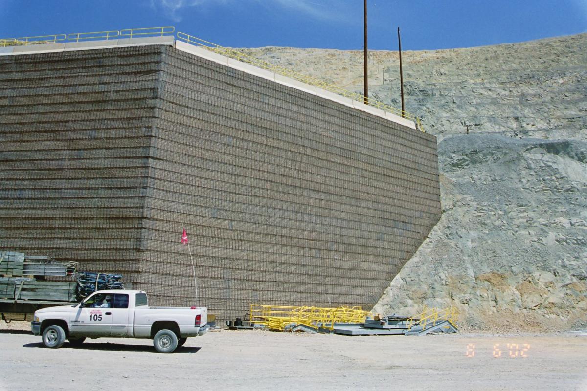 Welded Wire Wall Gallery | Hilfiker Retaining Walls
