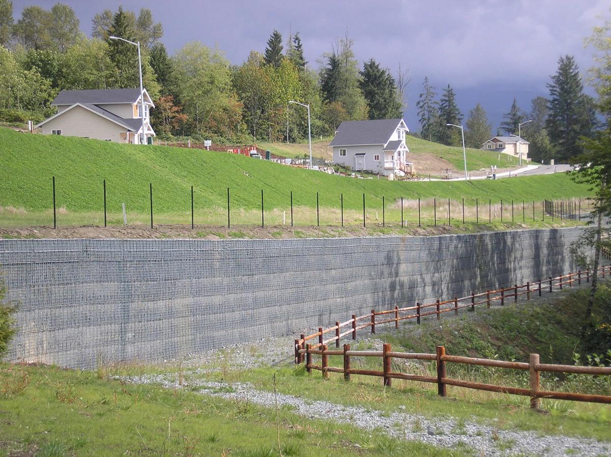 Welded Wire Wall Gallery | Hilfiker Retaining Walls