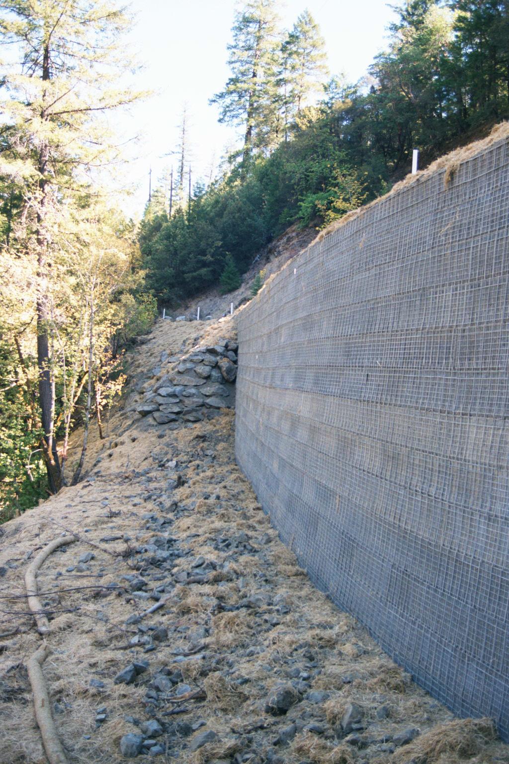 Welded Wire Wall Gallery | Hilfiker Retaining Walls